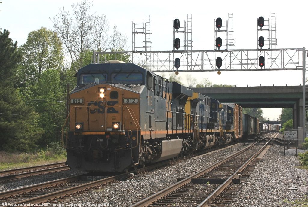 CSX 812 and train Q409
